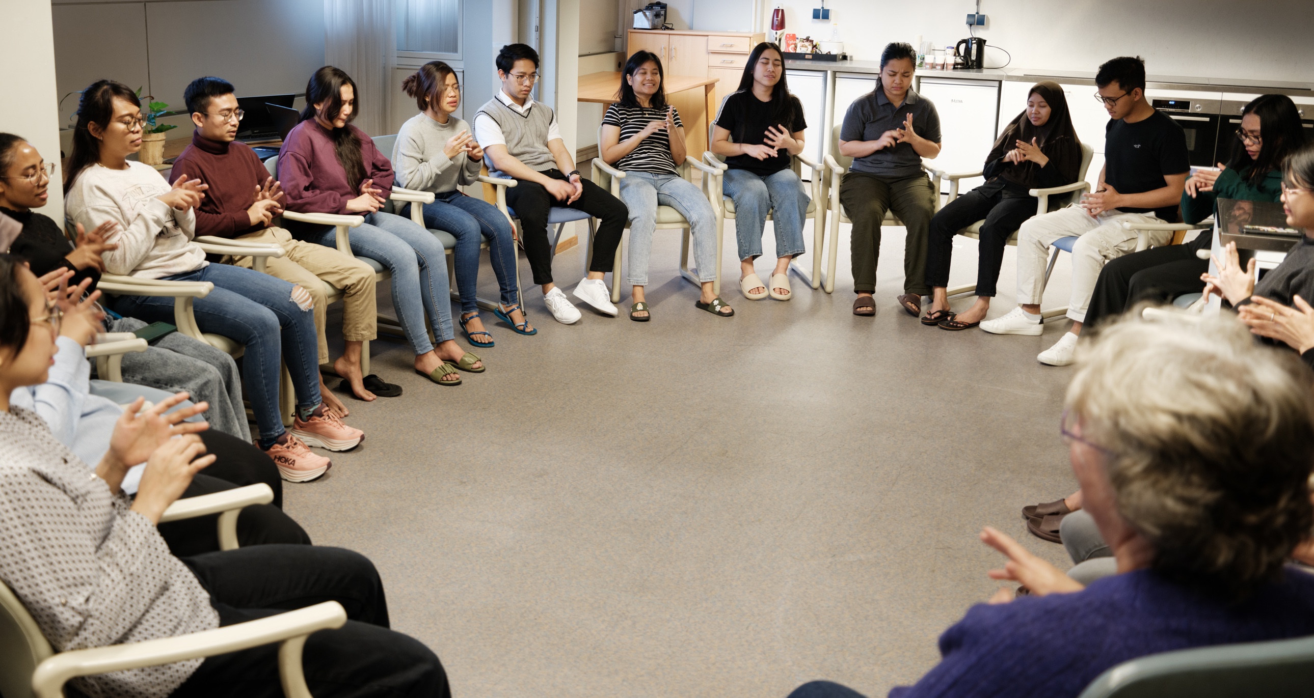 Verpleegkundigen uit Indonesië krijgen workshop Modern Energy Tapping ...